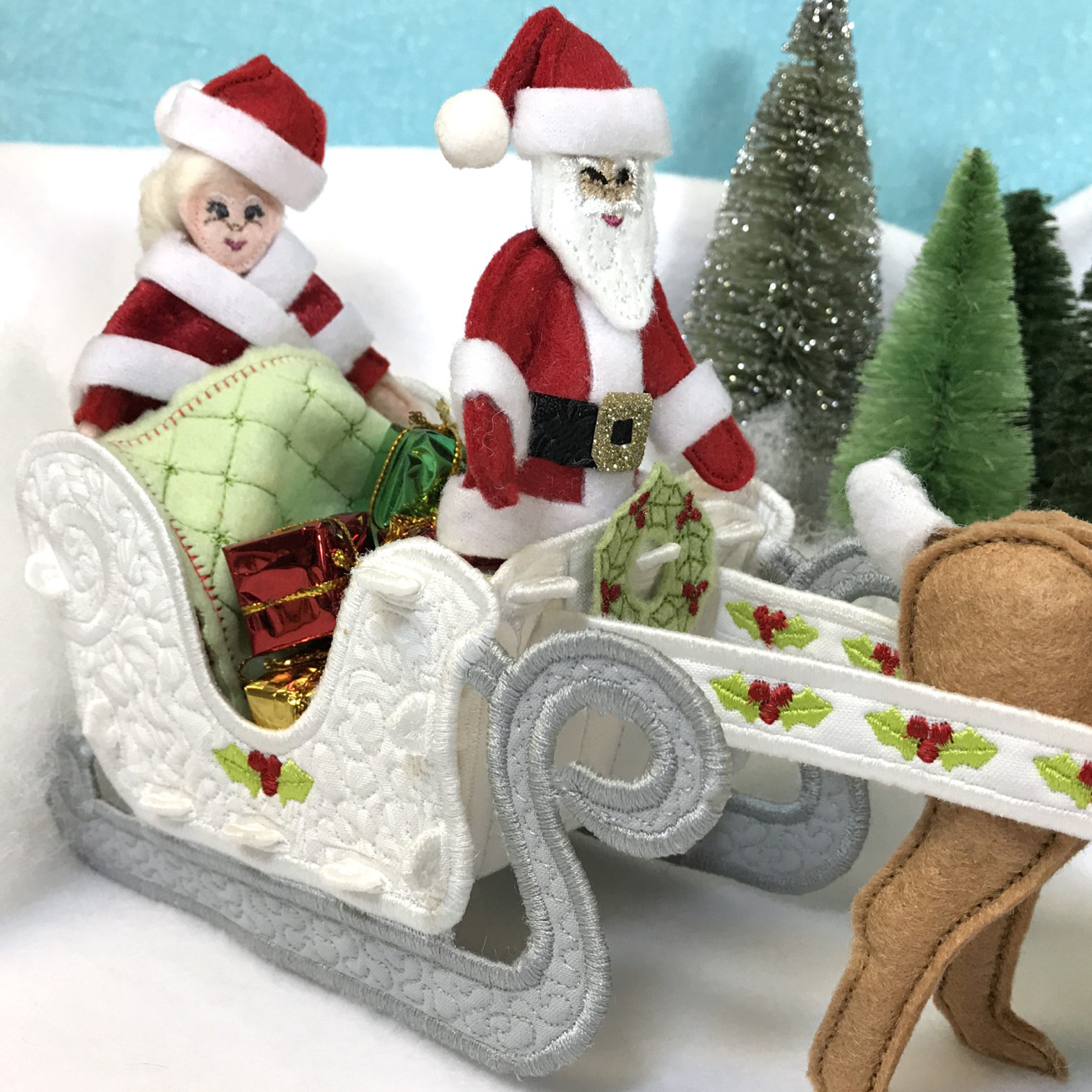 Santa's Sleigh - Shelly Smola Designs - Machine Embroidery Designs ...