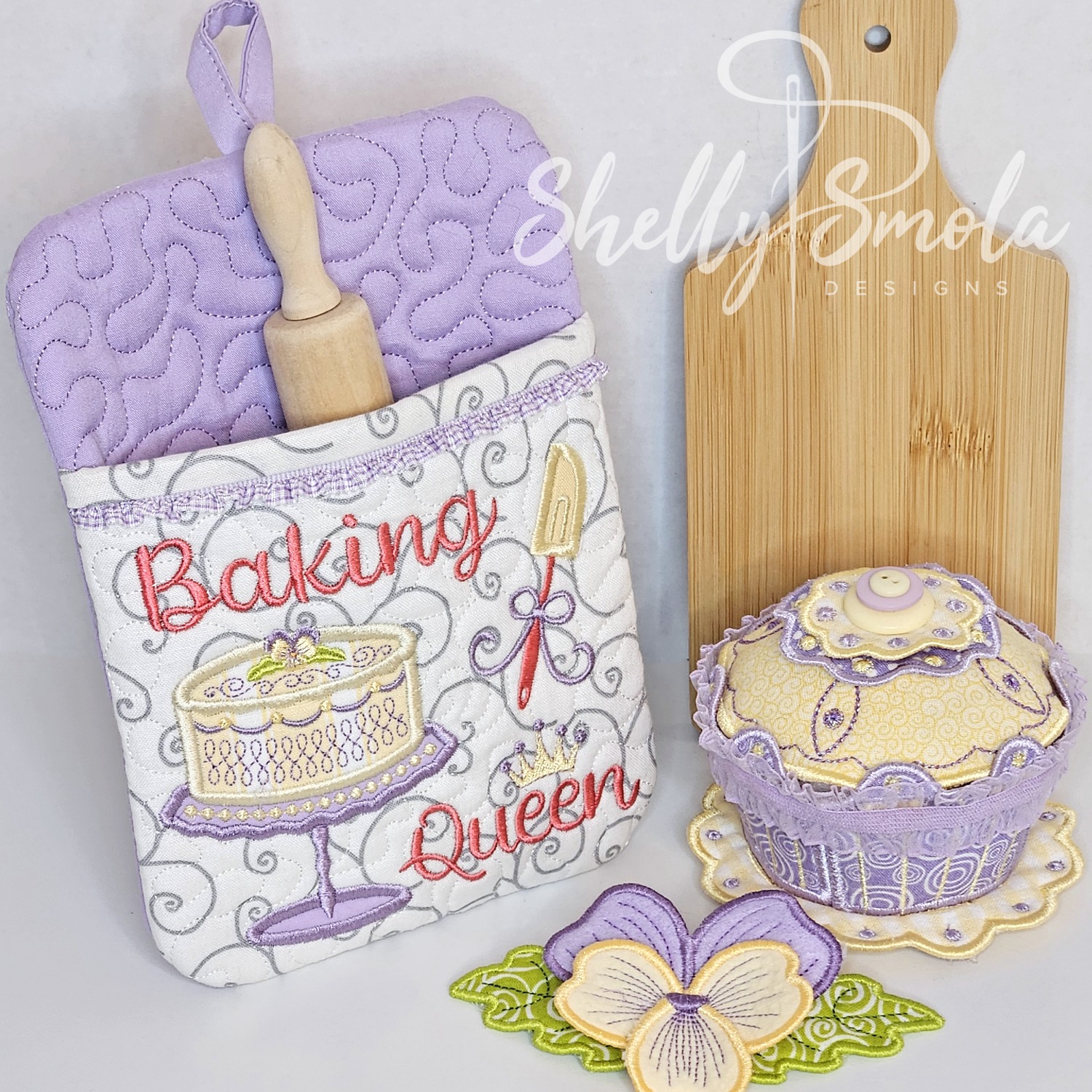 Baking Queen - Shelly Smola Designs - Embroidery - Shelly Smola Designs